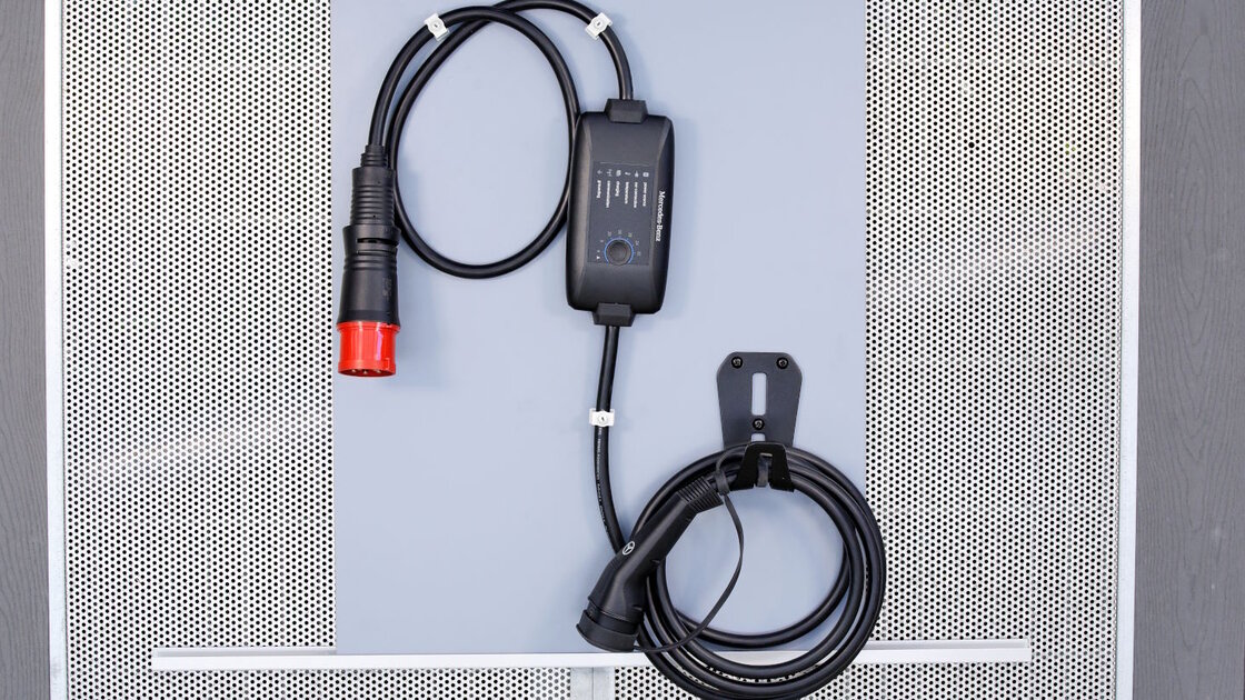 Mercedes-Benz Flexibles Ladesystem Pro (A0009066412) | ÖAMTC